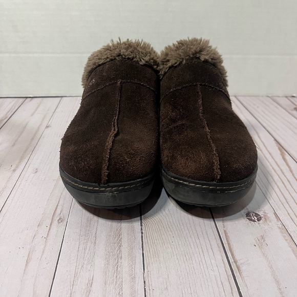 CROCS | Shoes | Crocs Cobbler Suede Clogs | Poshmark